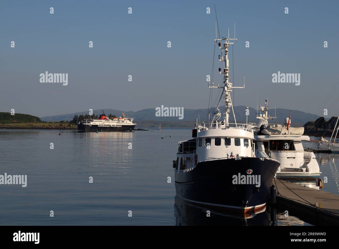 Calmac ferry in Oban Bay Stock Photo - Alamy