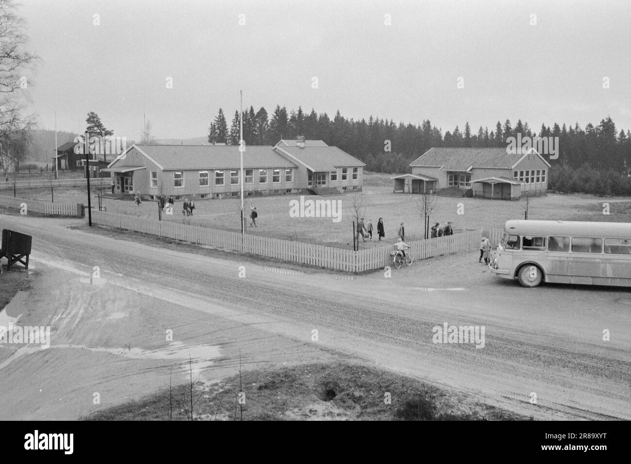 Actual 53-5-1960: Money sprinkled on the school children The school ...