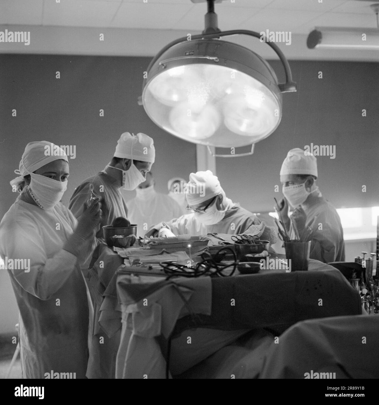 Current 16-9-1960: A glimpse into the brain For five hours the surgeon ...