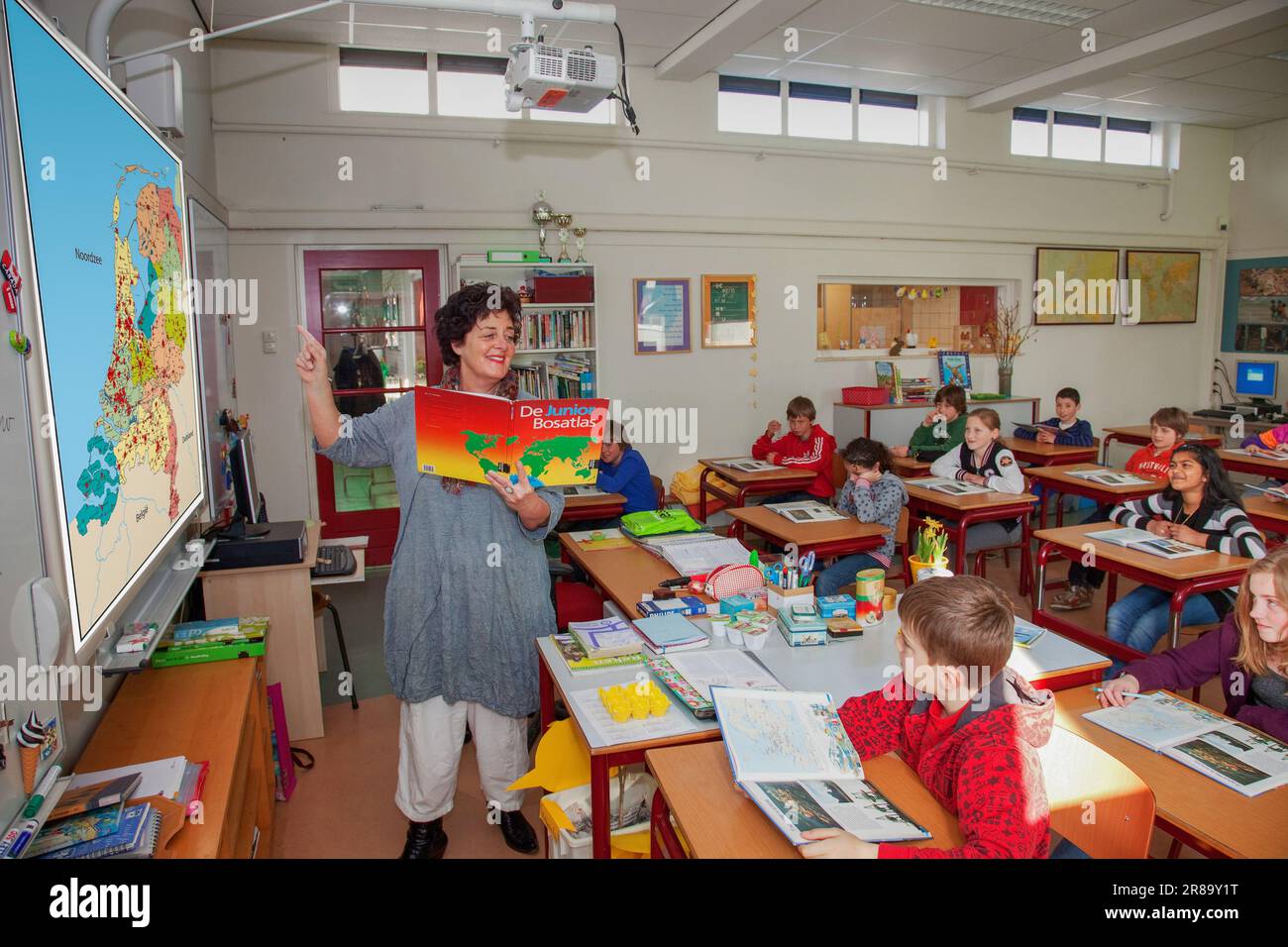 Netherlands, Arnhem. Primary school. Geography lesson with the use of a ...