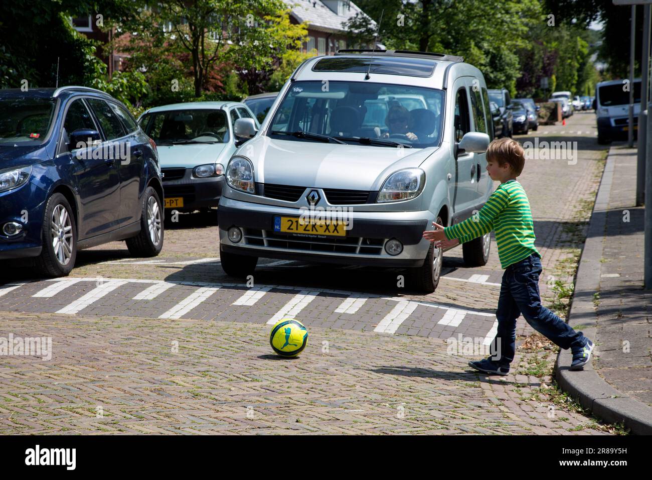 Grab car hi-res stock photography and images - Alamy