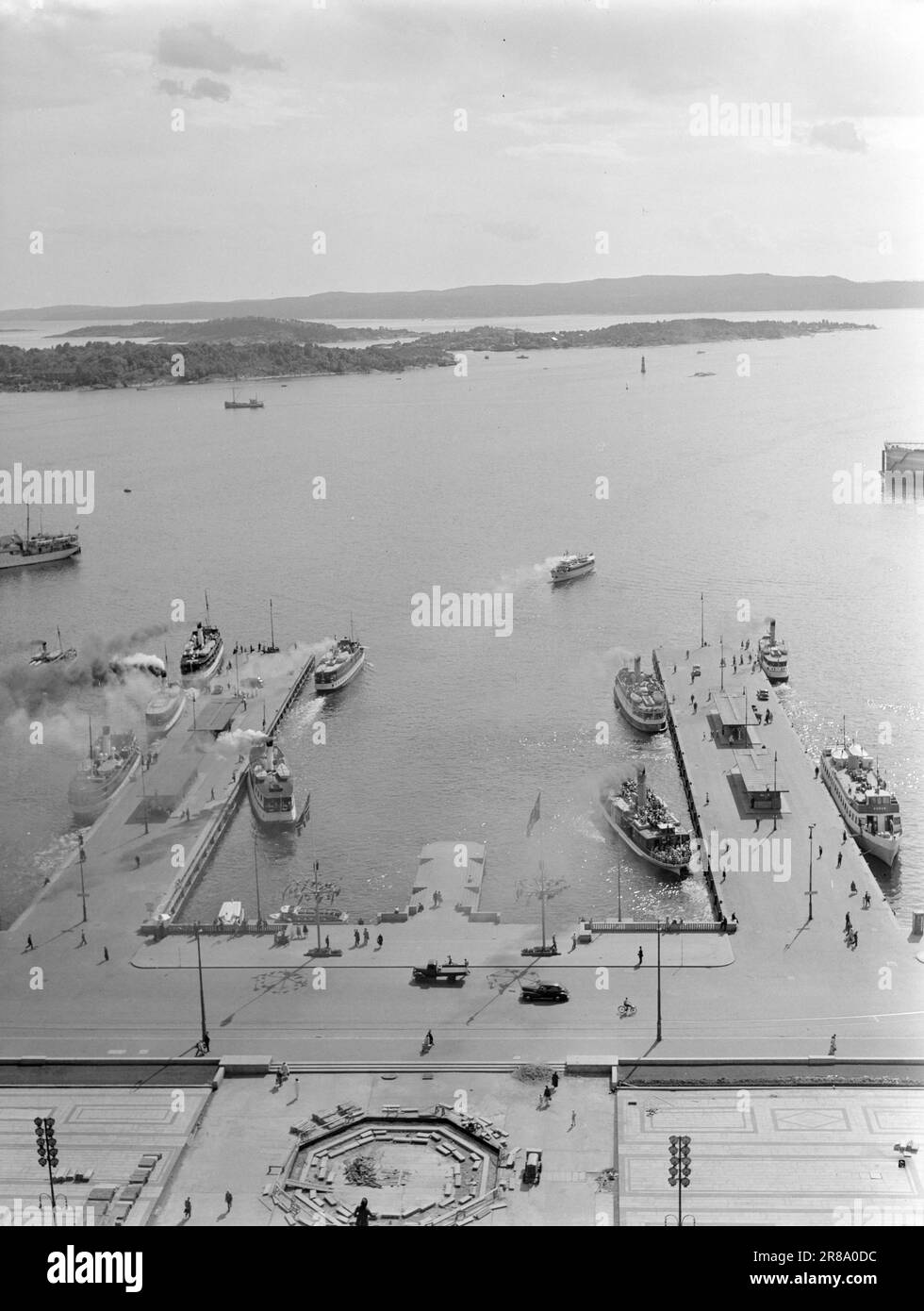 Actual 16-1950: The fjord's included swans.Steamboats in the Oslofjord ...