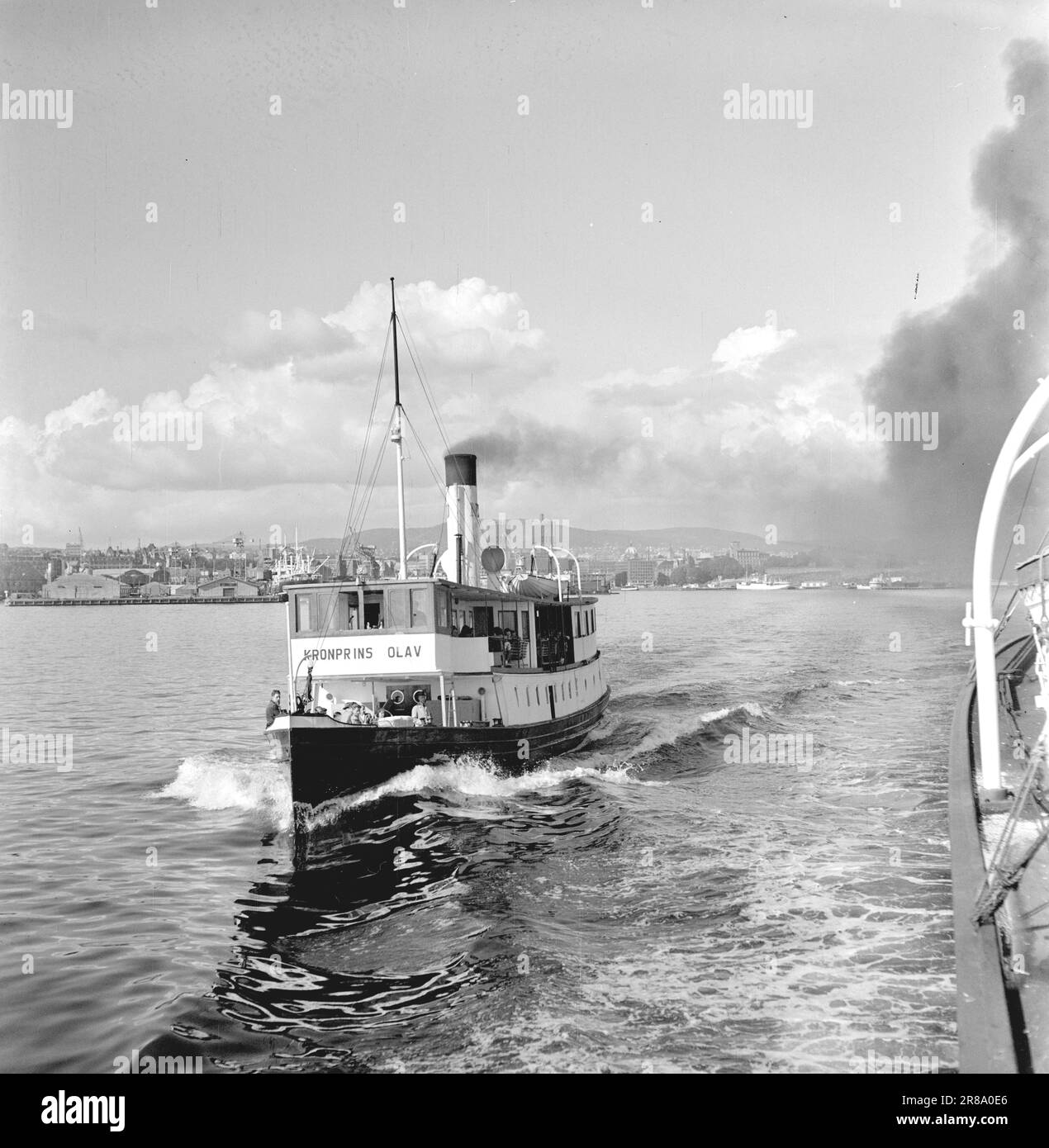 Actual 16-1950: The fjord's included swans.Steamboats in the Oslofjord ...