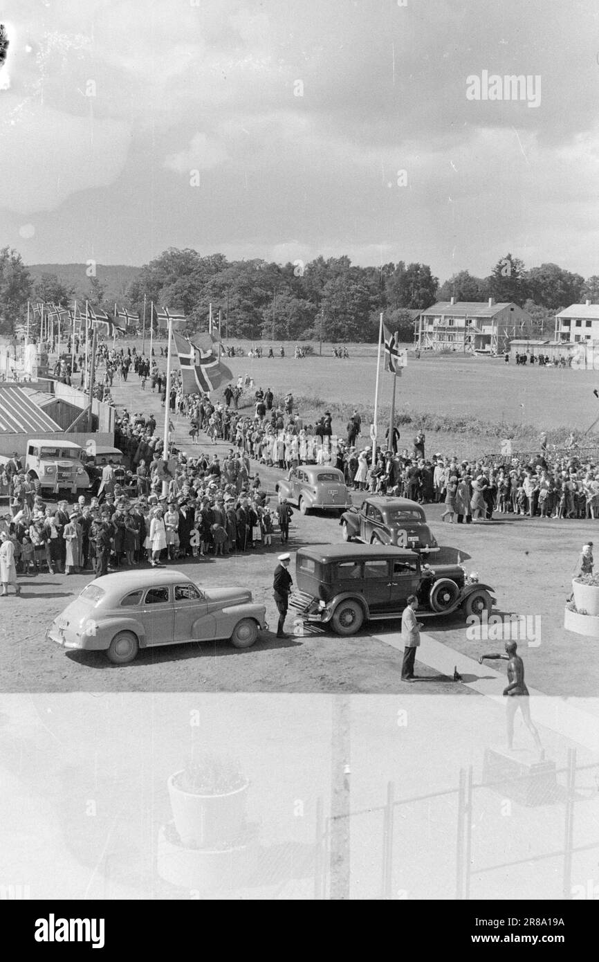 Current 14-3-1947: The King numberOut among people King Haakon 7th ...