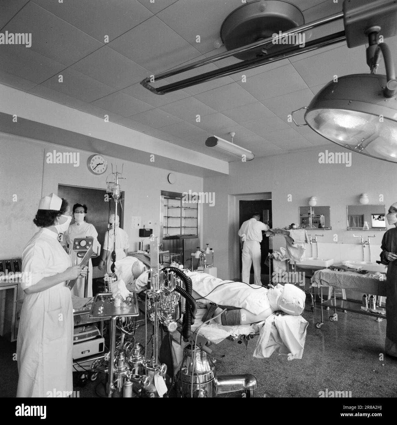 Historical operating room hi-res stock photography and images - Alamy