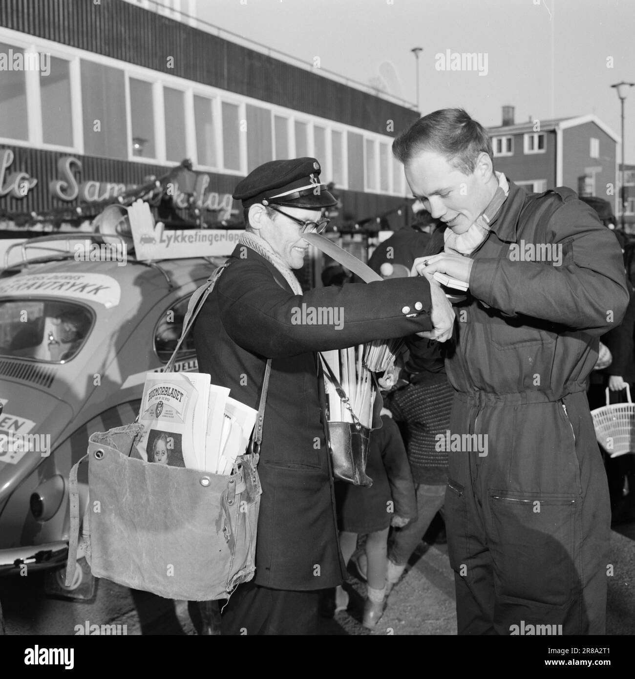 Actual 55-7-1960: Lucky finger spurt The lucky finger car drove to the ...