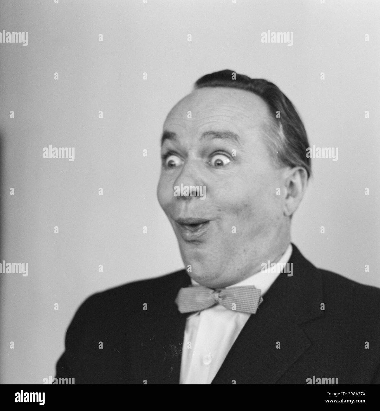 Current 12-1-1960: One-person theatre Jens Bolling is like Dovregubben ...
