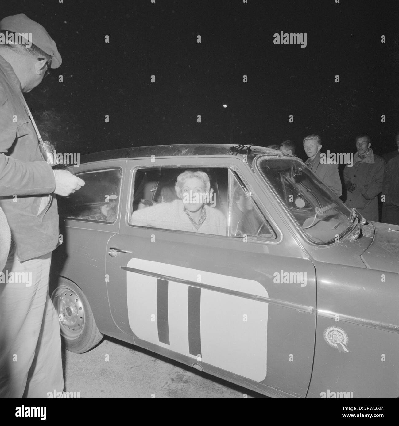 Actual 42-3-1960: Speed fever in sharp curves For 42 hours, we followed ...