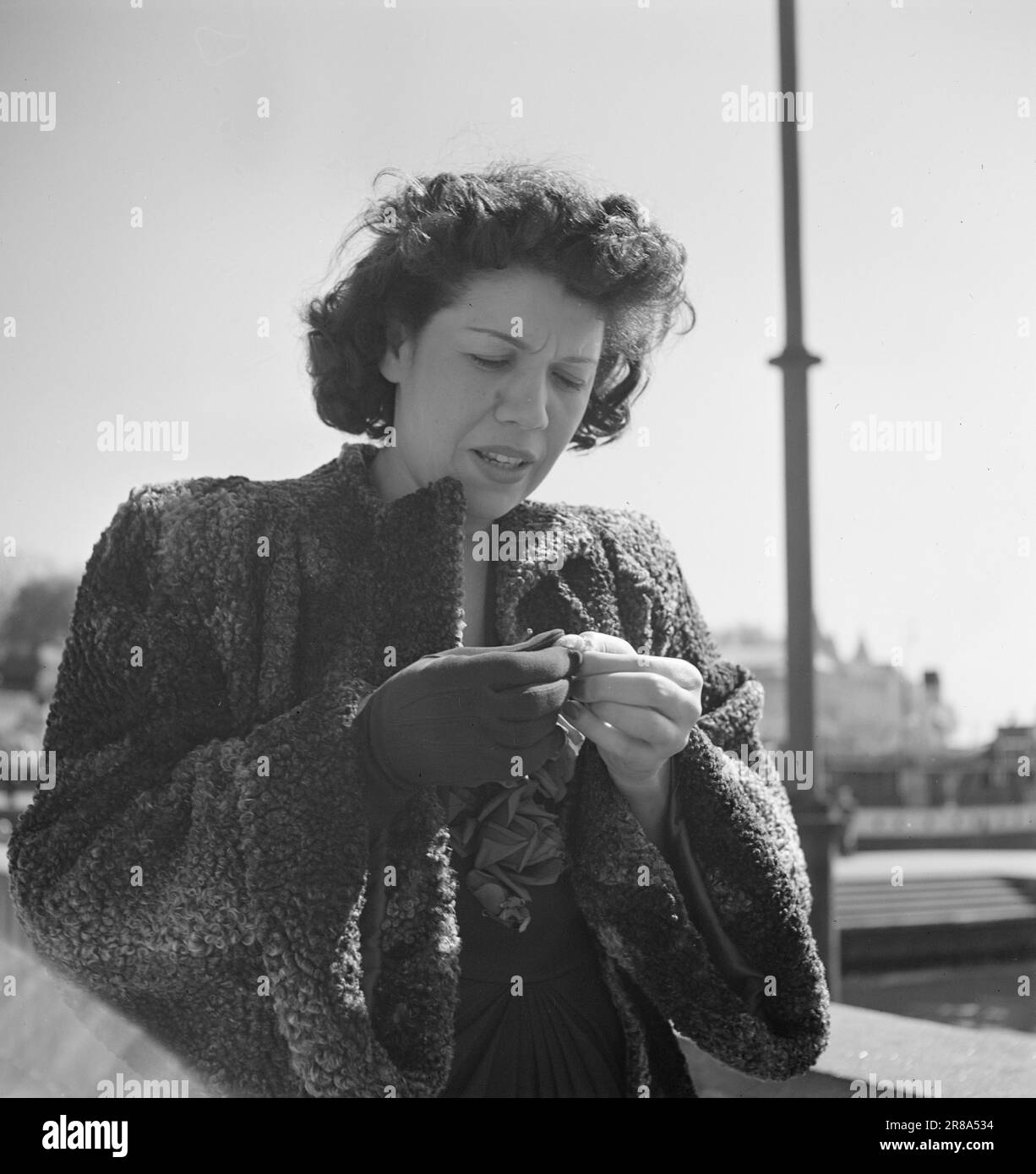 Actual 11-1948: The song and the jump form a common residence. Opera ...