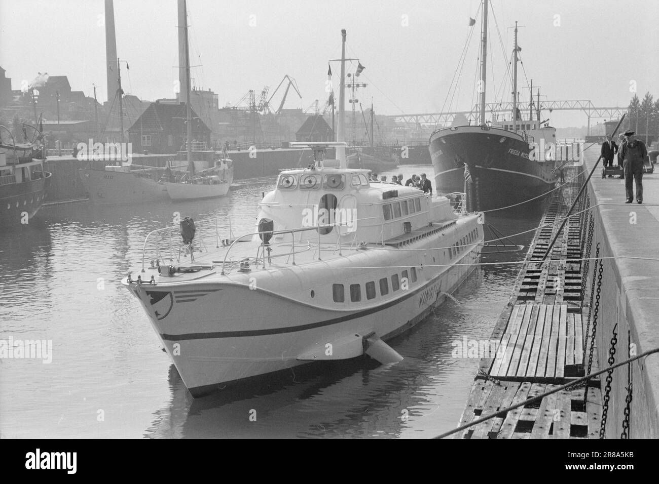 Current 26-4-1960: Water under the wings Norway's first hydrofoil boat ...