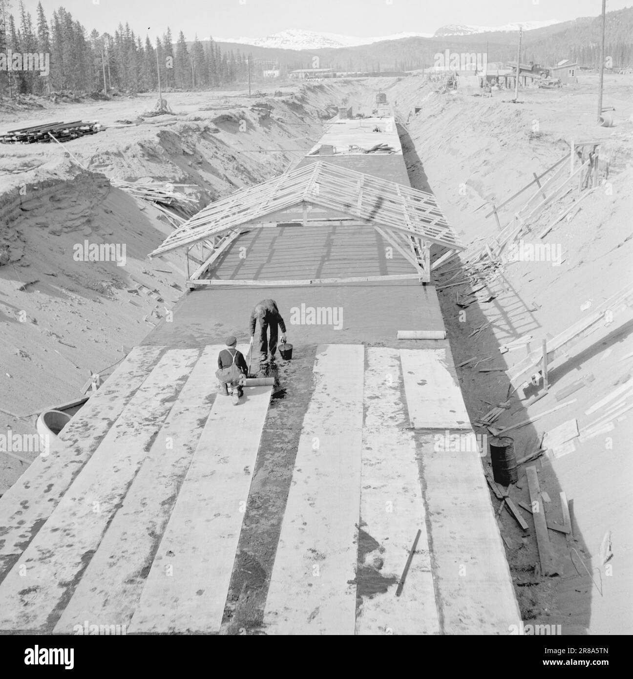 Current 14-1950: Jernverket in Mo i Rana.Well over 800 men are in the ...