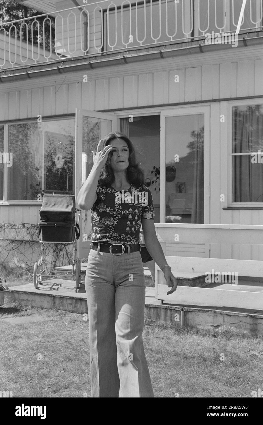 Wenche show Black and White Stock Photos & Images - Alamy