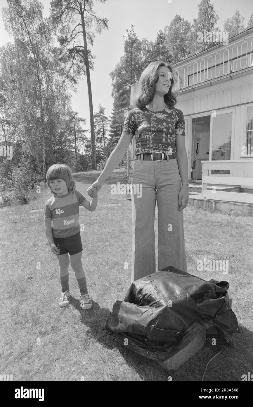 Current 21 - 1974: Wenche at homeWenche Myhre - from storming success ...