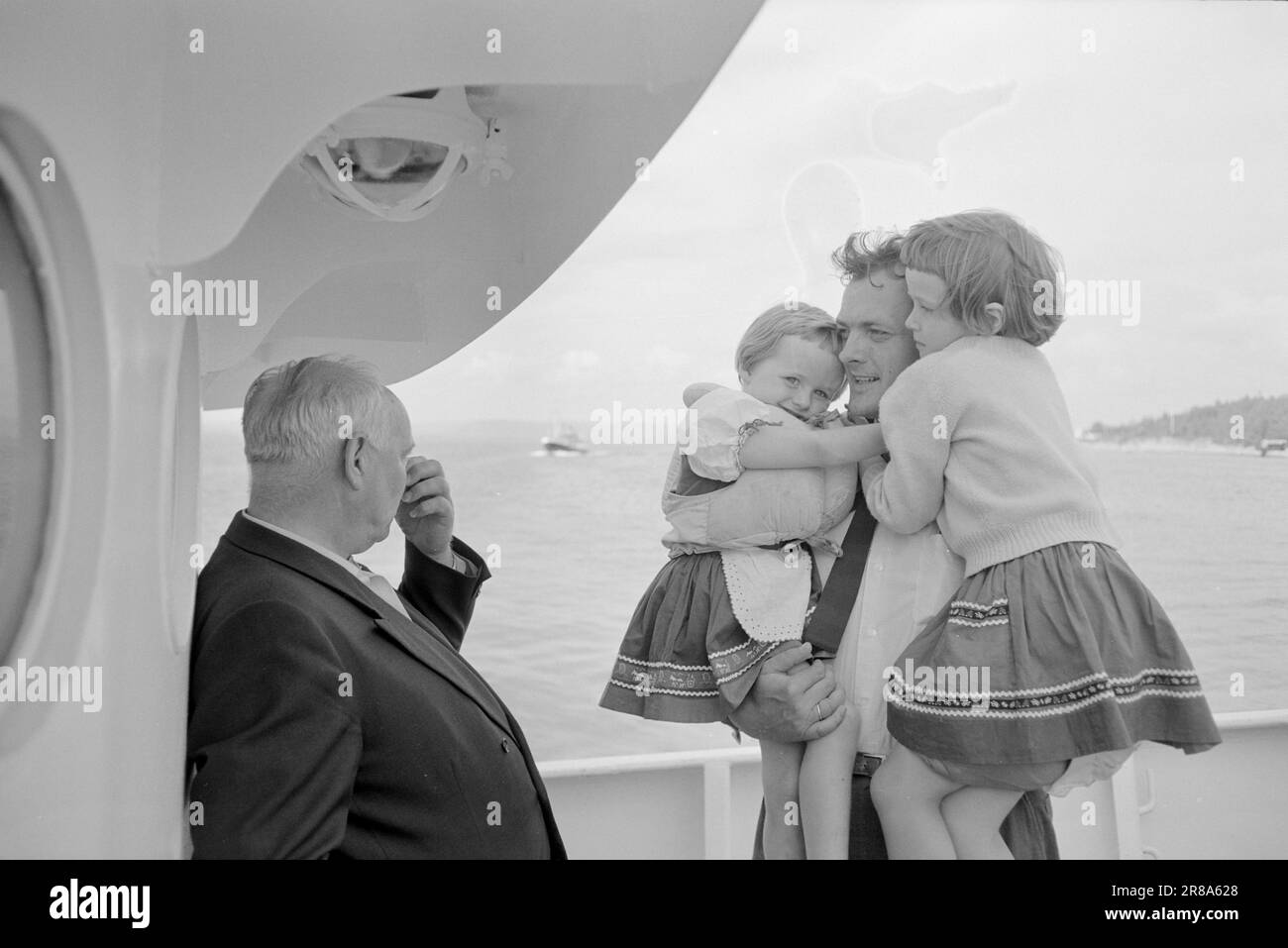 Current 34-6-1960: Holiday town in the countryside Successful hobby ...