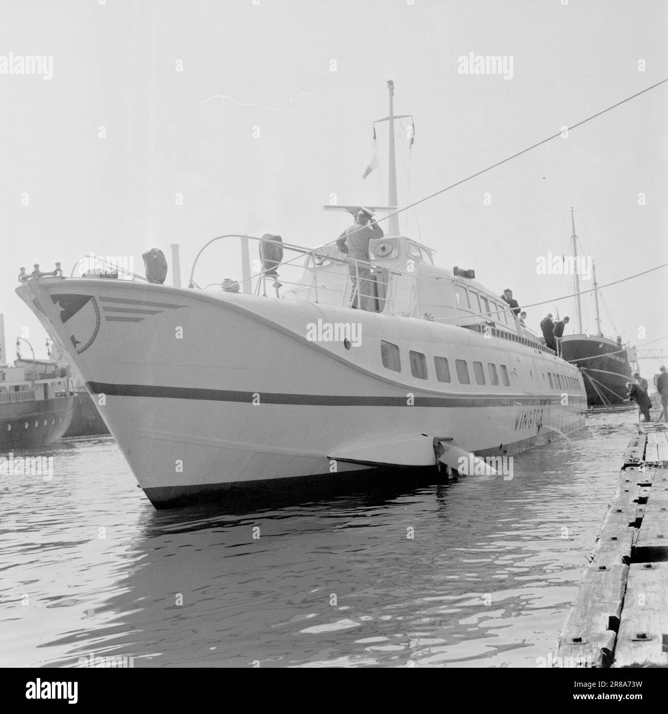 Current 26-4-1960: Water under the wings Norway's first hydrofoil boat ...