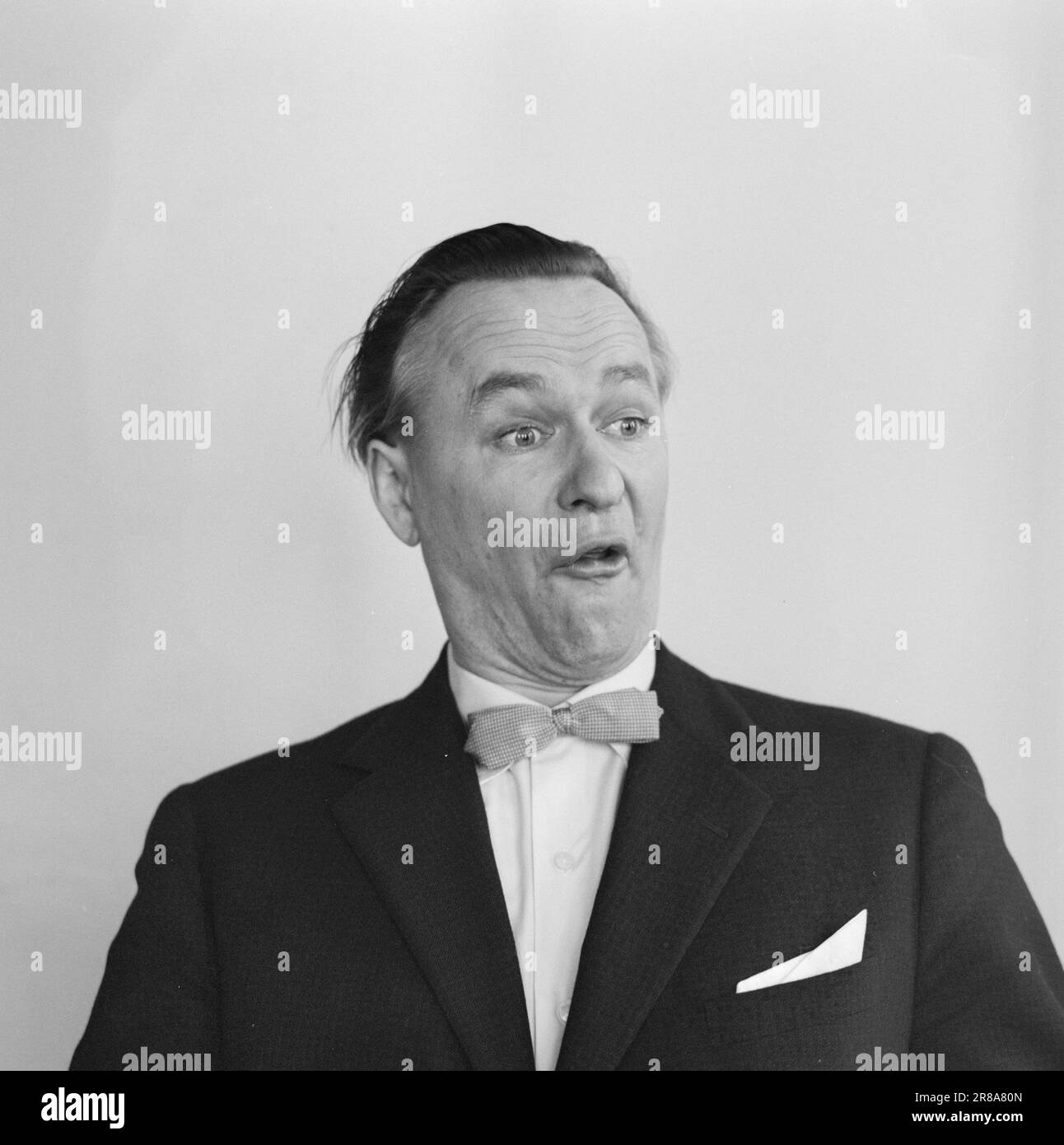 Current 12-1-1960: One-person theatre Jens Bolling is like Dovregubben ...