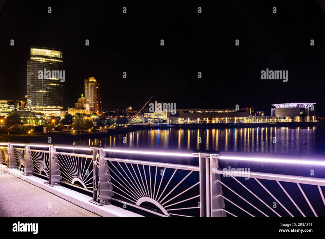 Urban night scenes hi-res stock photography and images - Alamy
