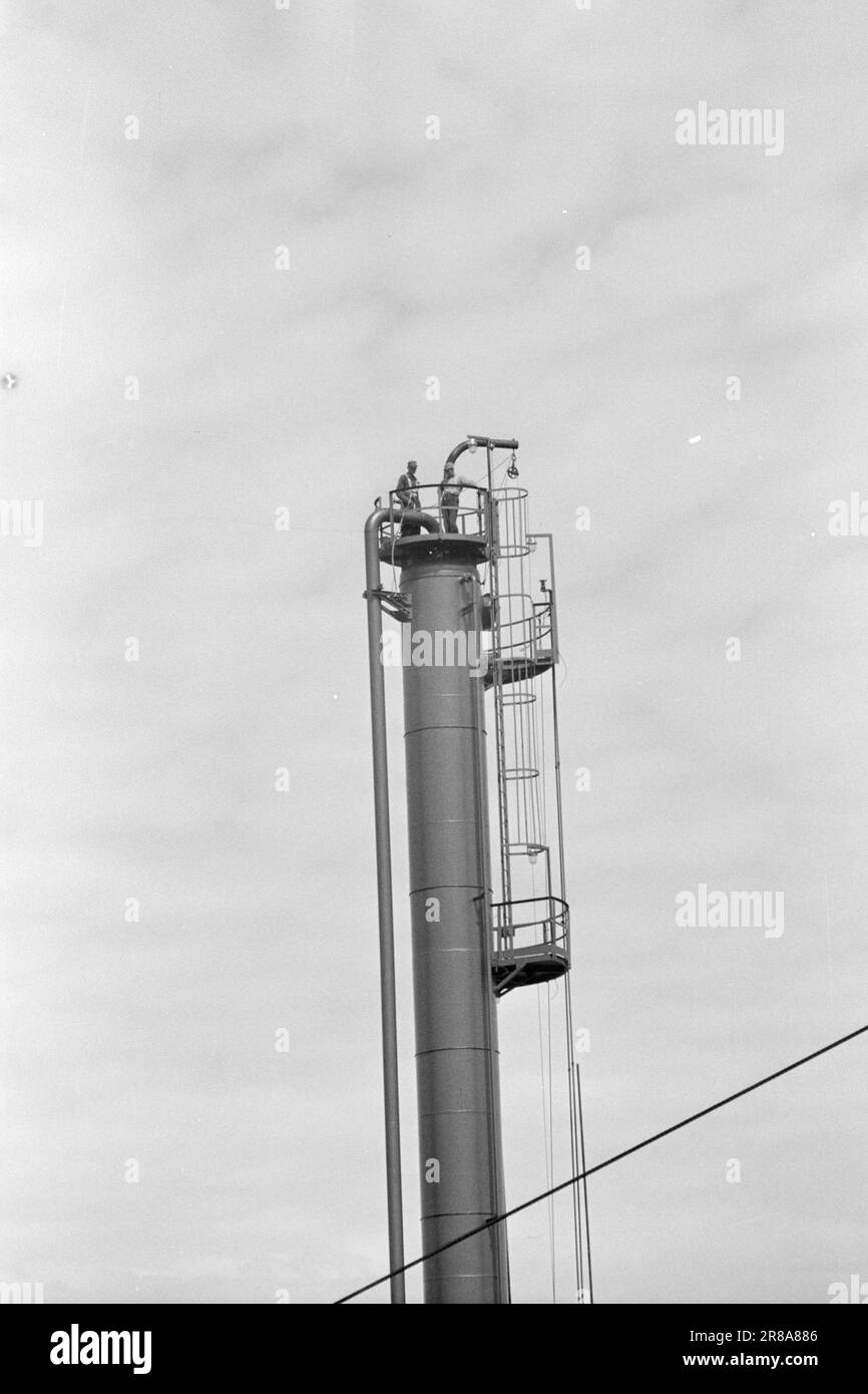 Current 30-4-1960: Norwegian Venezuela. Norway's first oil refinery is ...