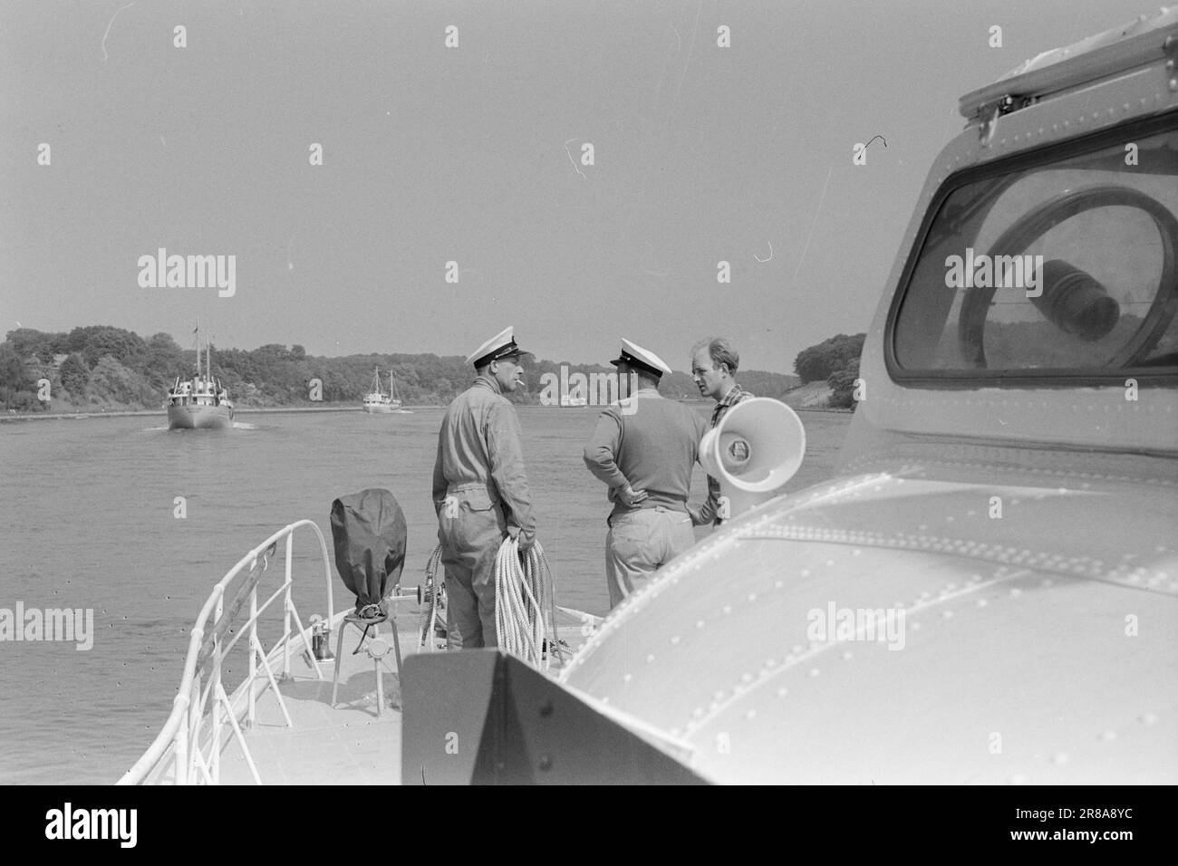 Current 26-4-1960: Water under the wings Norway's first hydrofoil boat ...