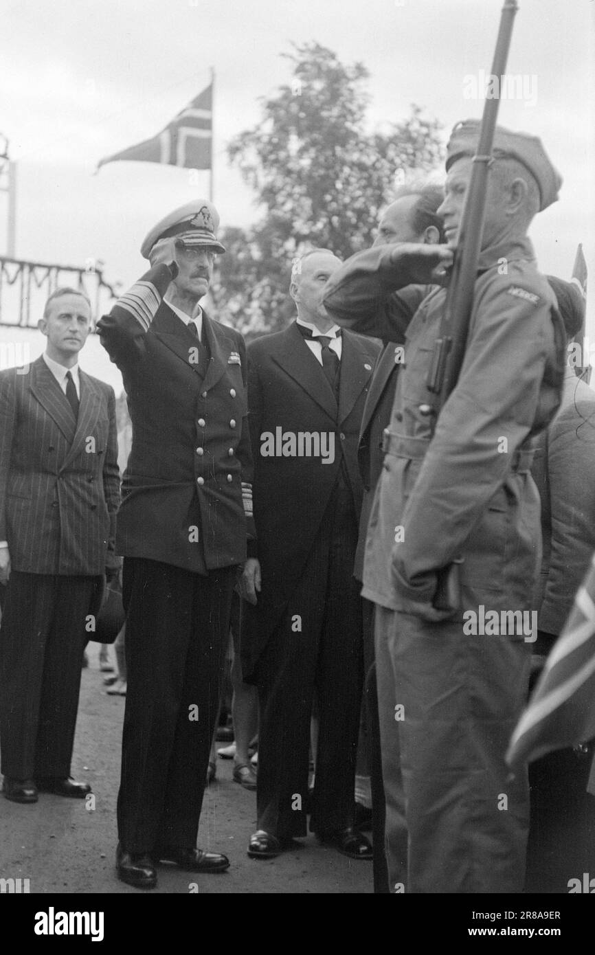 Current 14-3-1947: The King numberOut among people King Haakon 7th ...