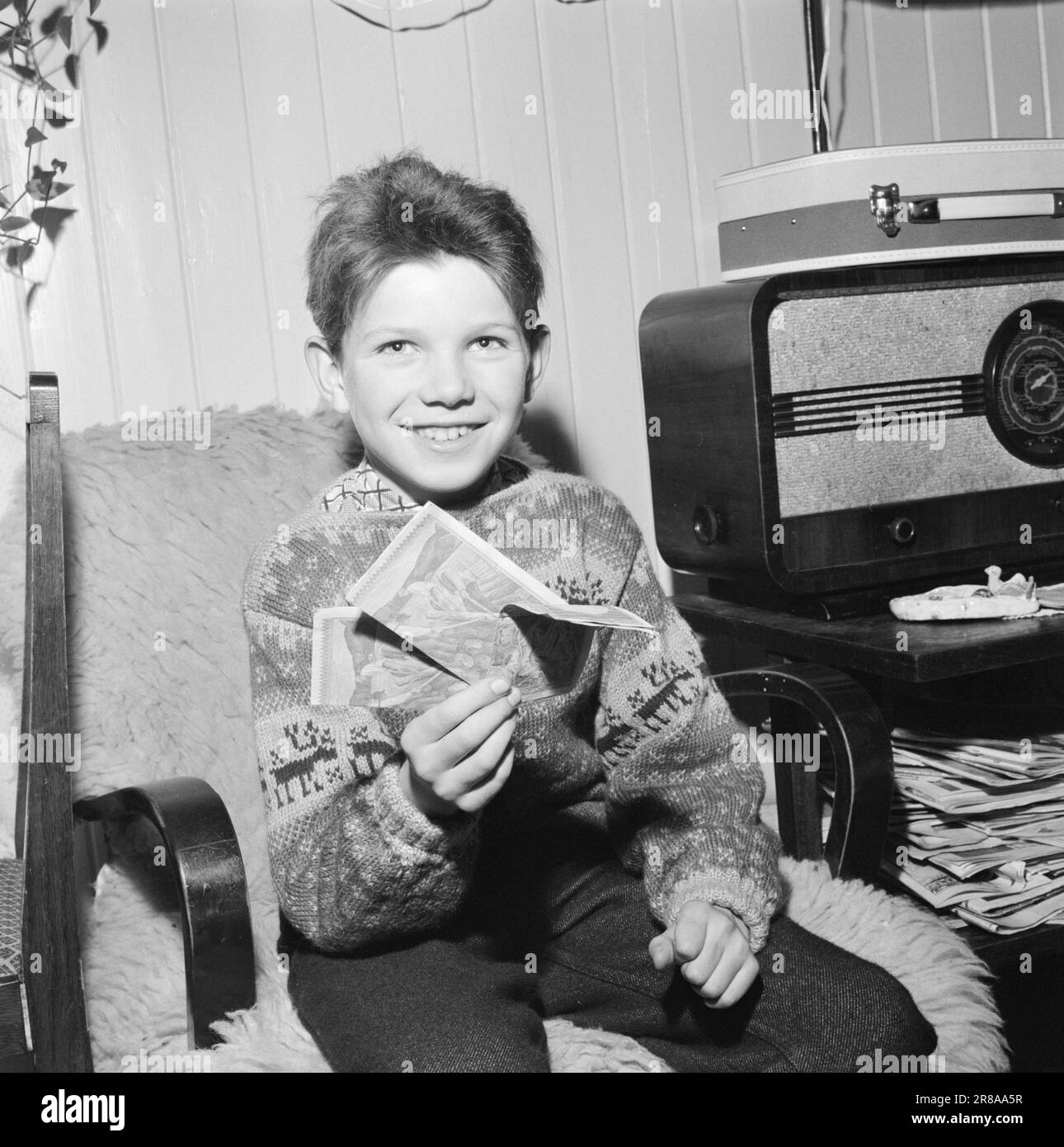 Actual 53-5-1960: Money sprinkled on the school children The school ...