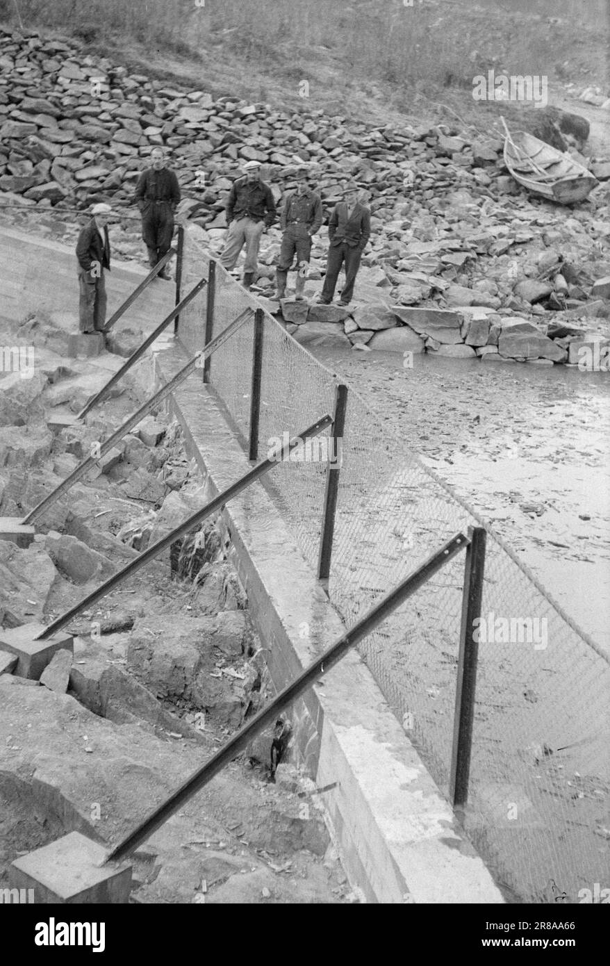 Trickle through dam hi-res stock photography and images - Alamy