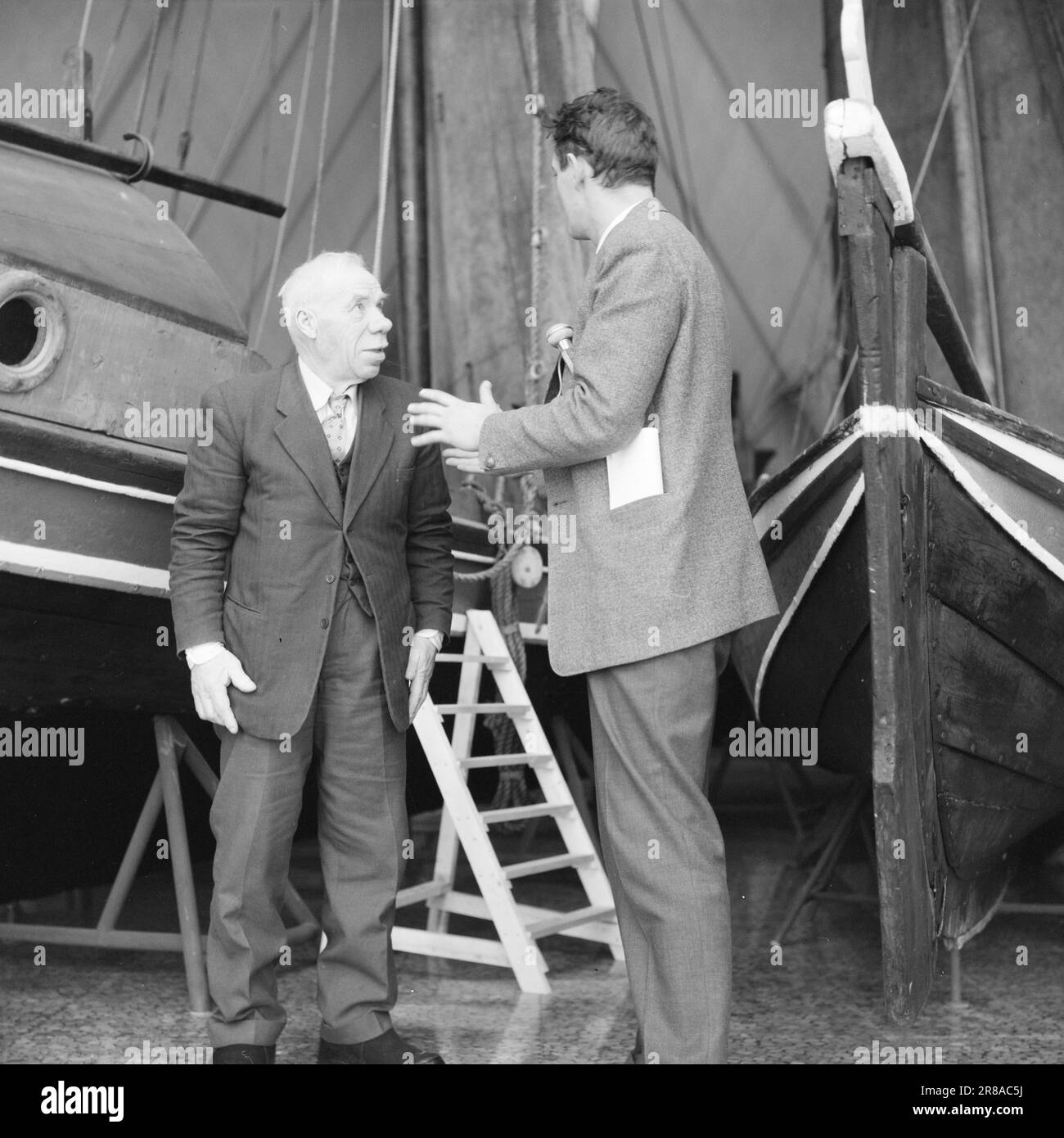 Actual 13-8-1960: Foxskin-mota Georg Brjønnes, the trapper and bear ...