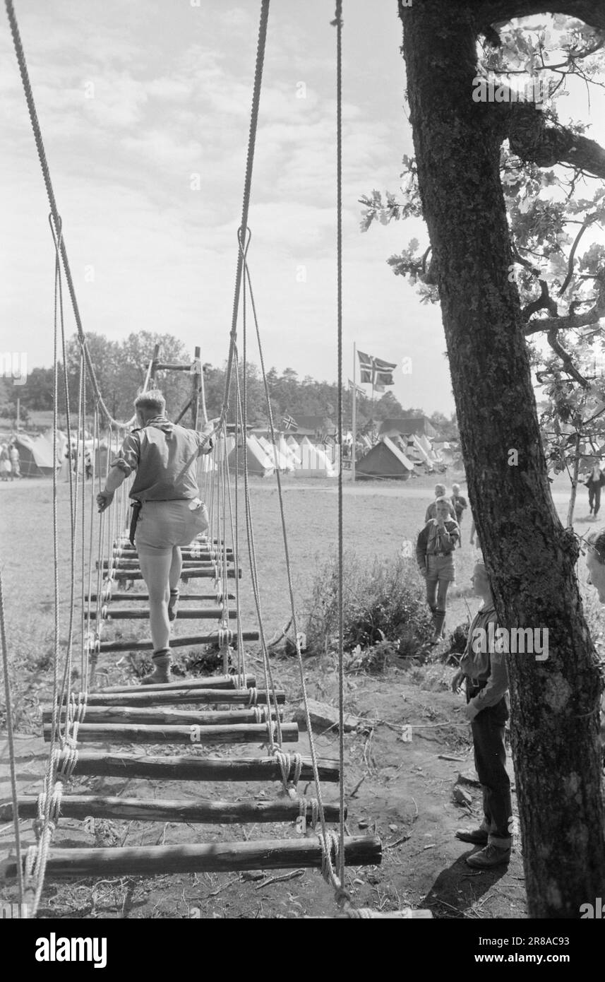 Actual 35-3-1960: 9,000 set up camp Giant camp on historical grounds ...