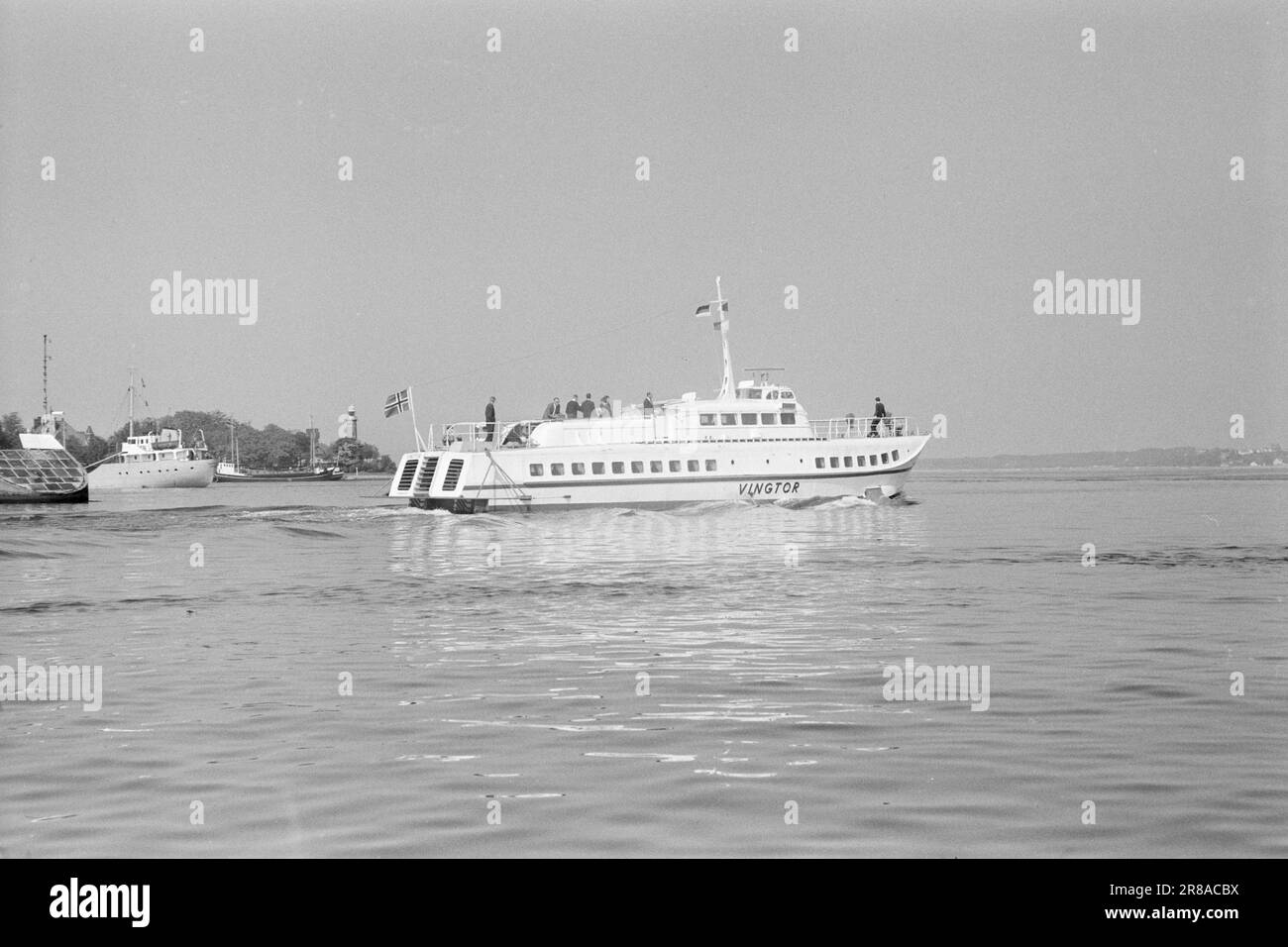 Current 26-4-1960: Water under the wings Norway's first hydrofoil boat ...