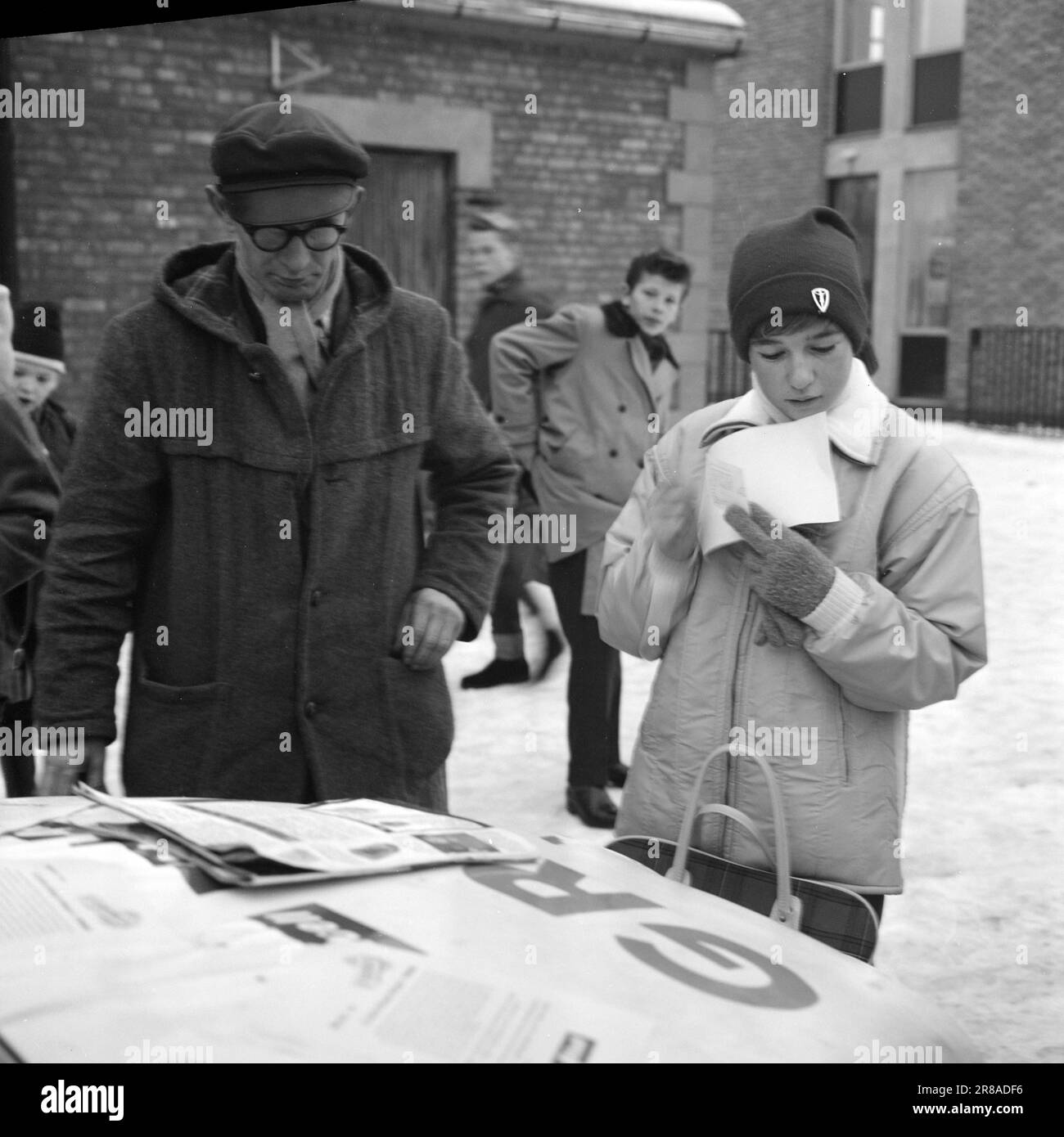 Actual 55-7-1960: Lucky finger spurt The lucky finger car drove to the ...