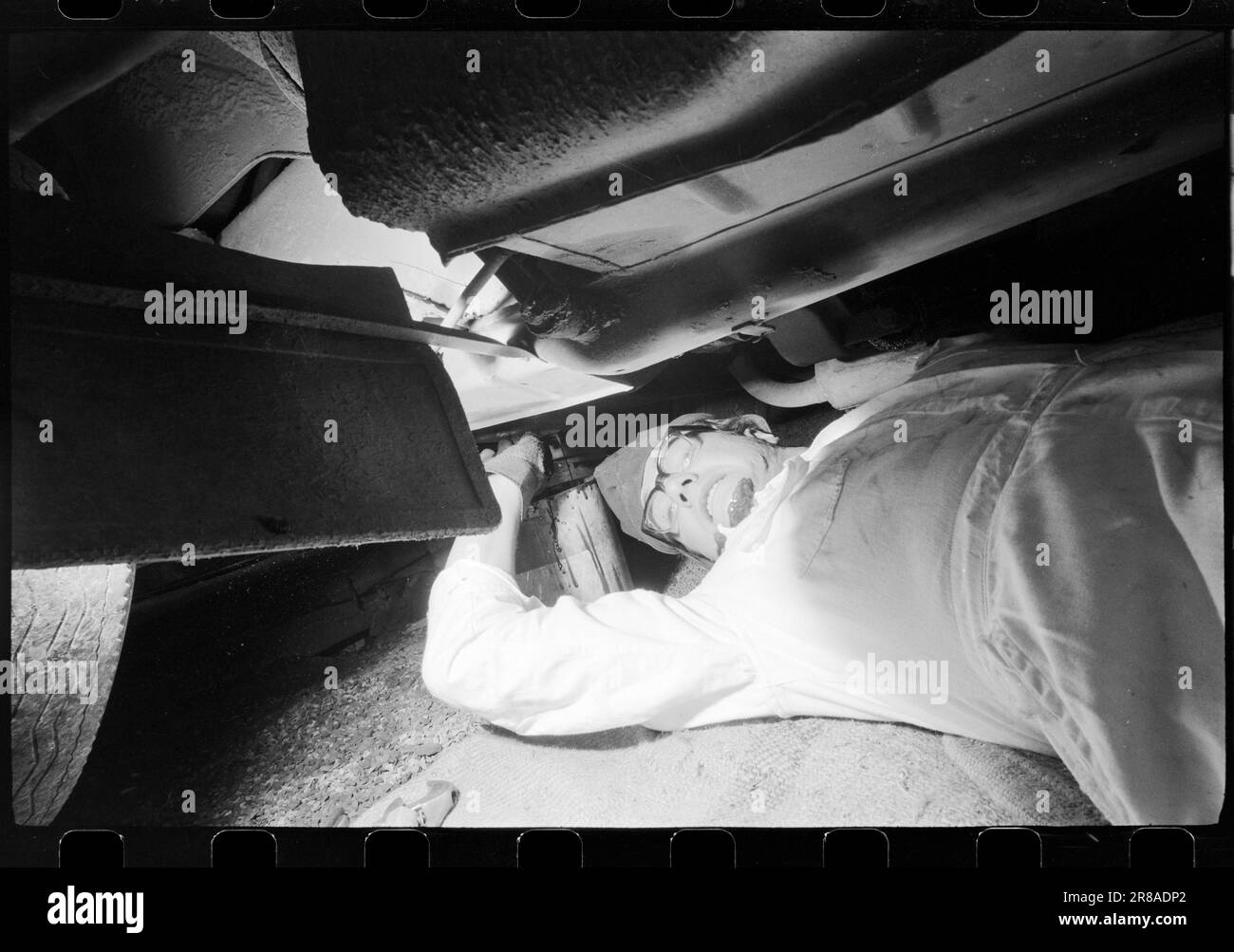 To screw on tightly hi-res stock photography and images - Alamy