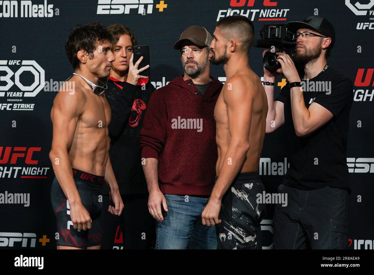 Ultimate fighti hi-res stock photography and images - Alamy