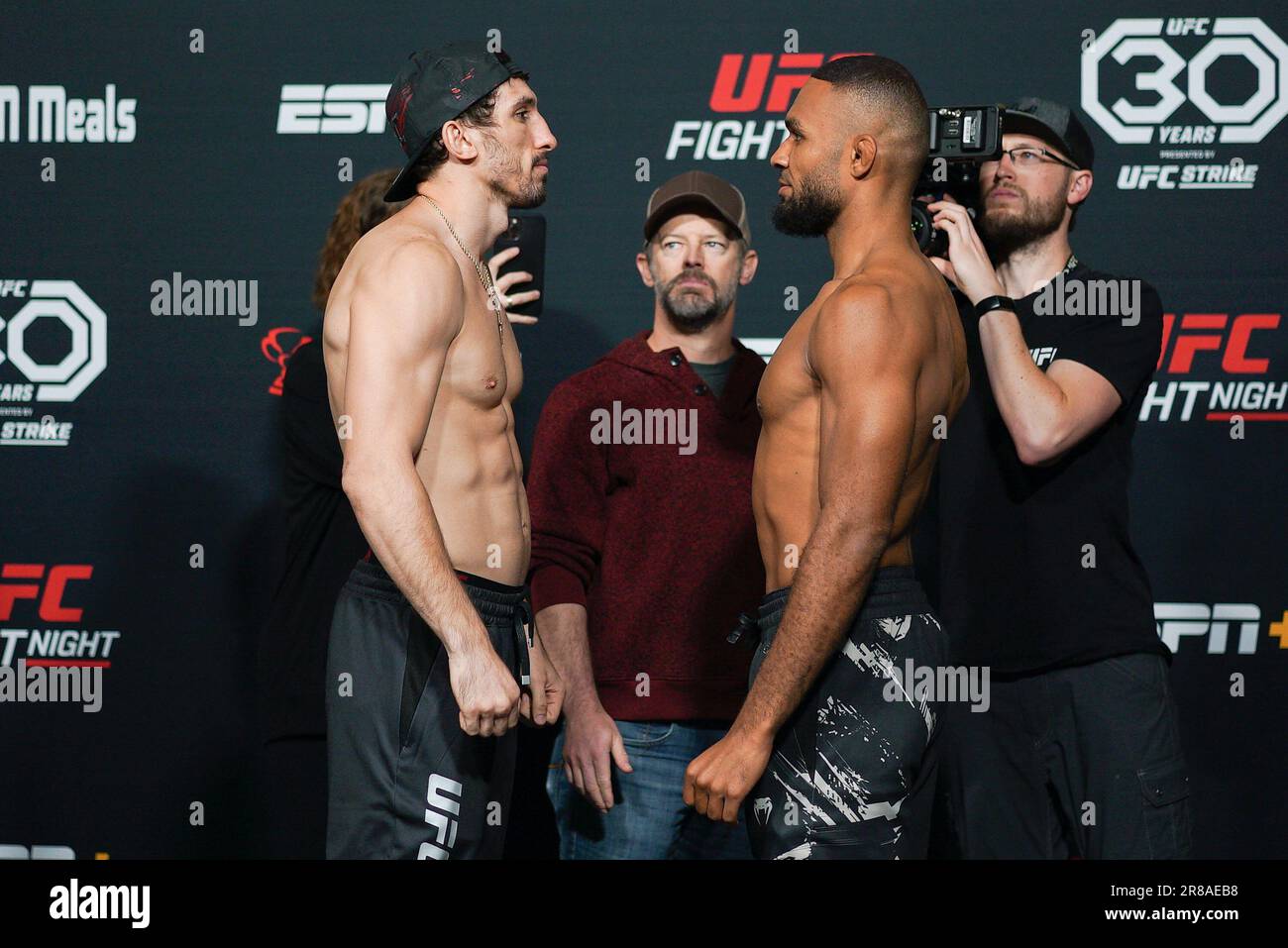 Ultimate fighti hi-res stock photography and images - Alamy