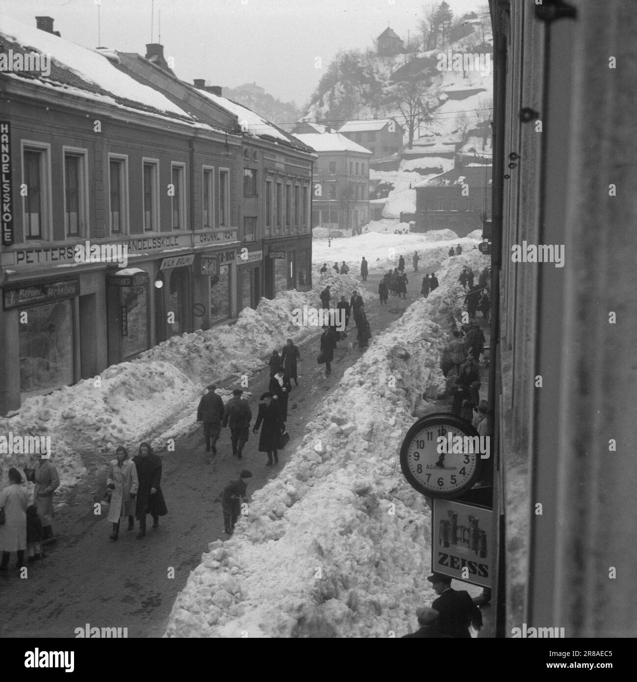 Three meters high Black and White Stock Photos & Images - Alamy