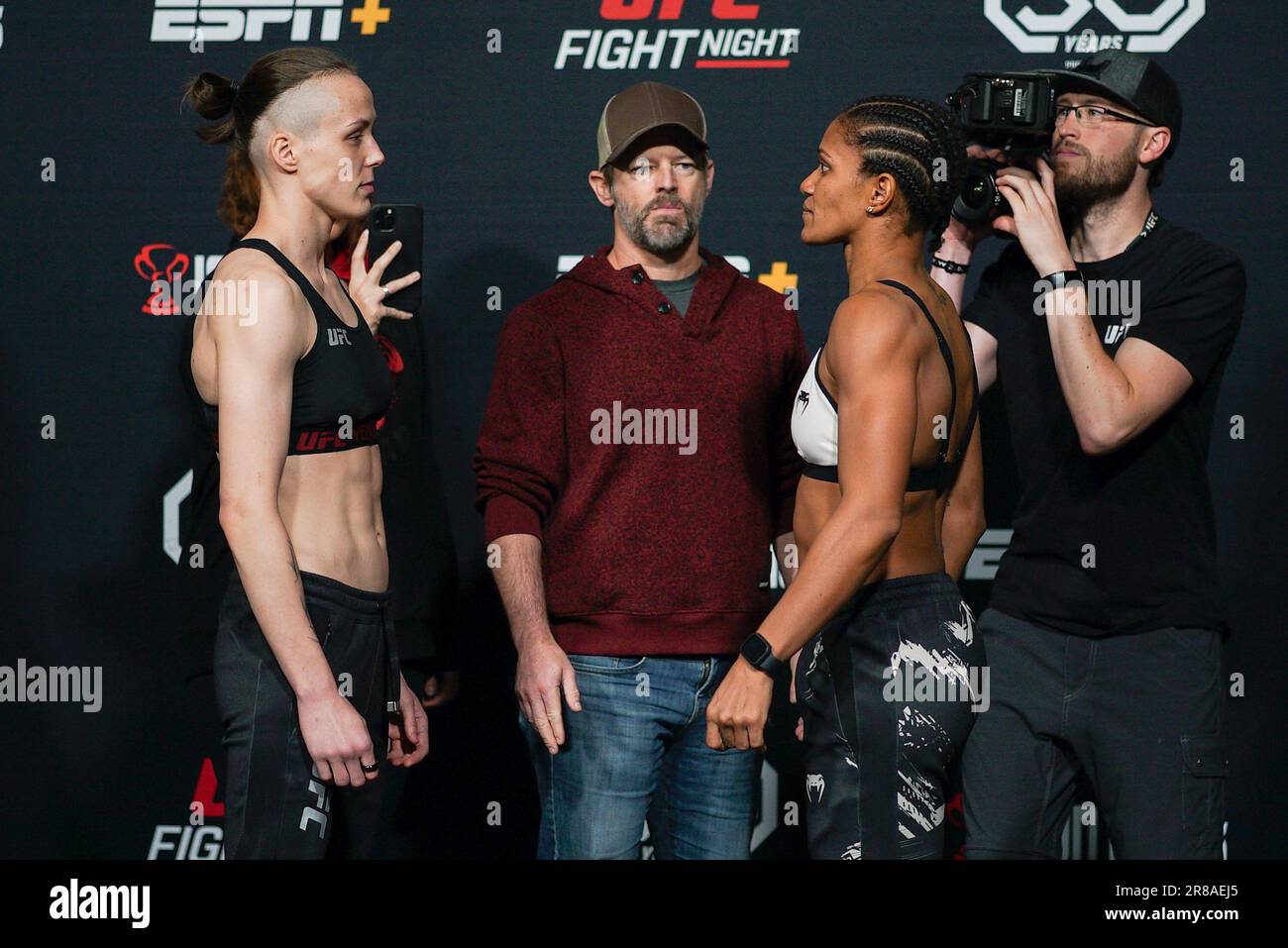 Ultimate fighti hi-res stock photography and images - Alamy