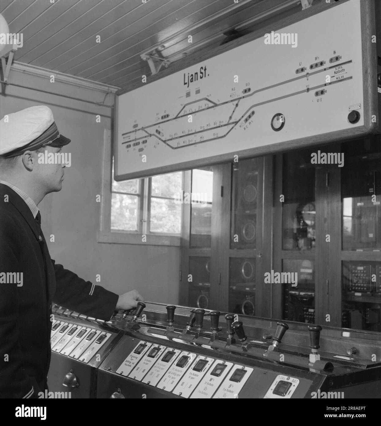 Current 25 26 1948 Do They Feel Safe On A Train At Full Speed image