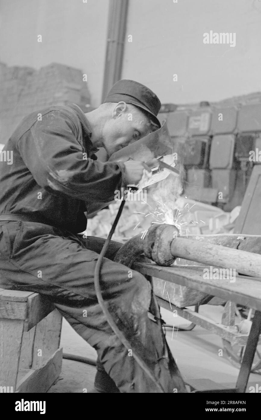 Actual 12-1948: The giant factory in Årdal. Årdal works.Photo: Sverre A ...