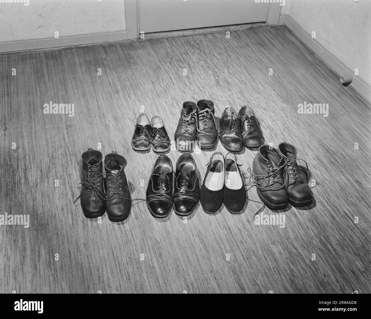 5 family members Black and White Stock Photos & Images - Alamy 5 family members Black and White Stock Photos & Images - Alamy