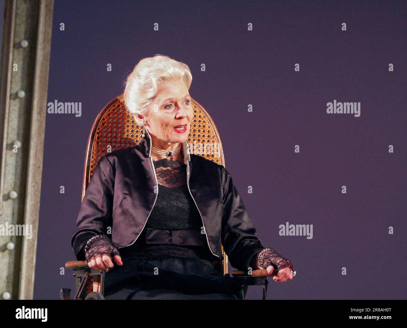 Angela thorne hi-res stock photography and images - Alamy