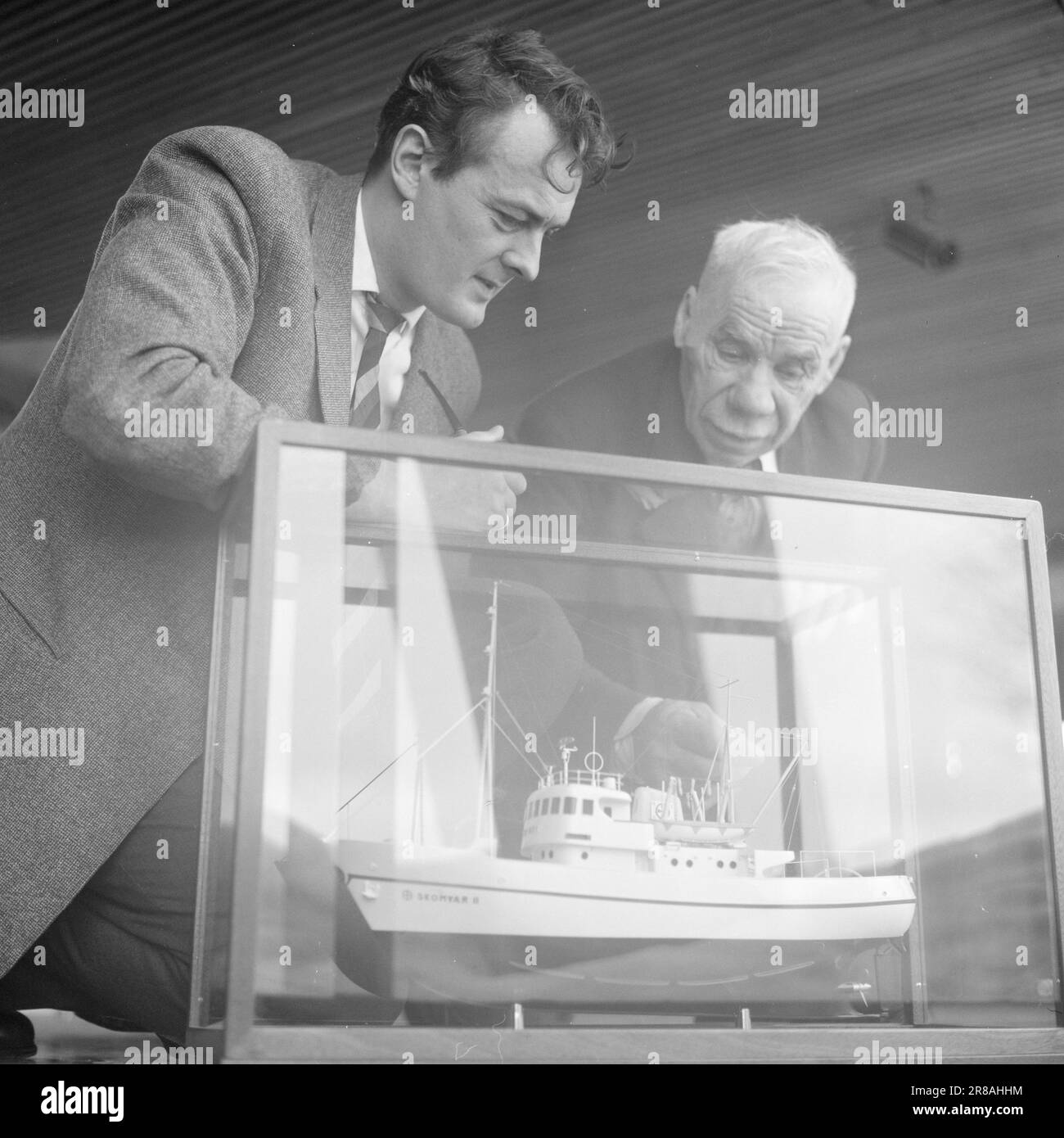 Actual 13-8-1960: Foxskin-mota Georg Brjønnes, the trapper and bear ...