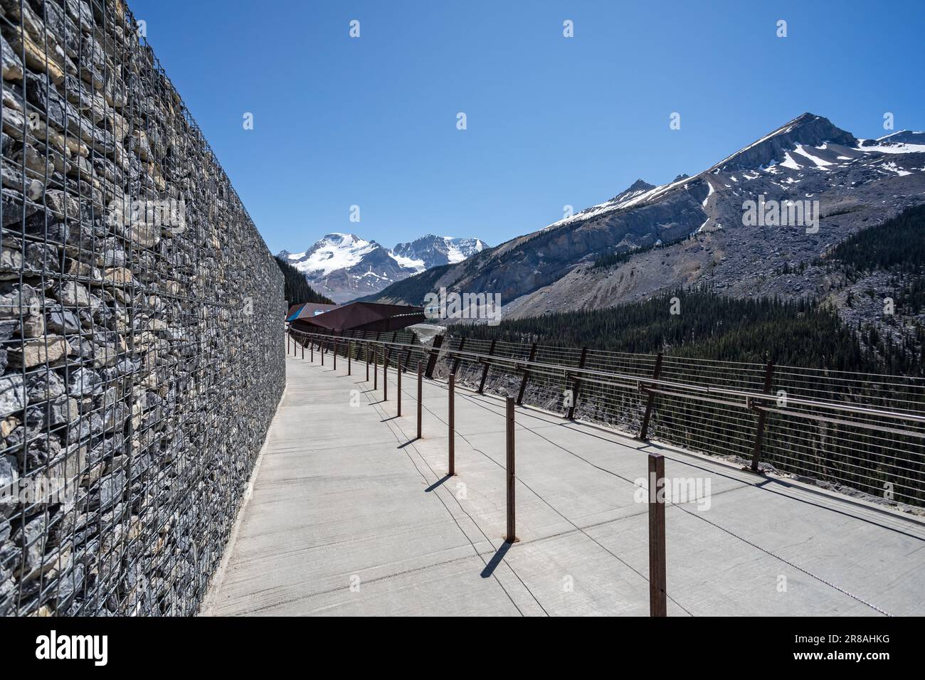 Walkway to the glass floored Columbia Icefield Skywalk in Jasper ...