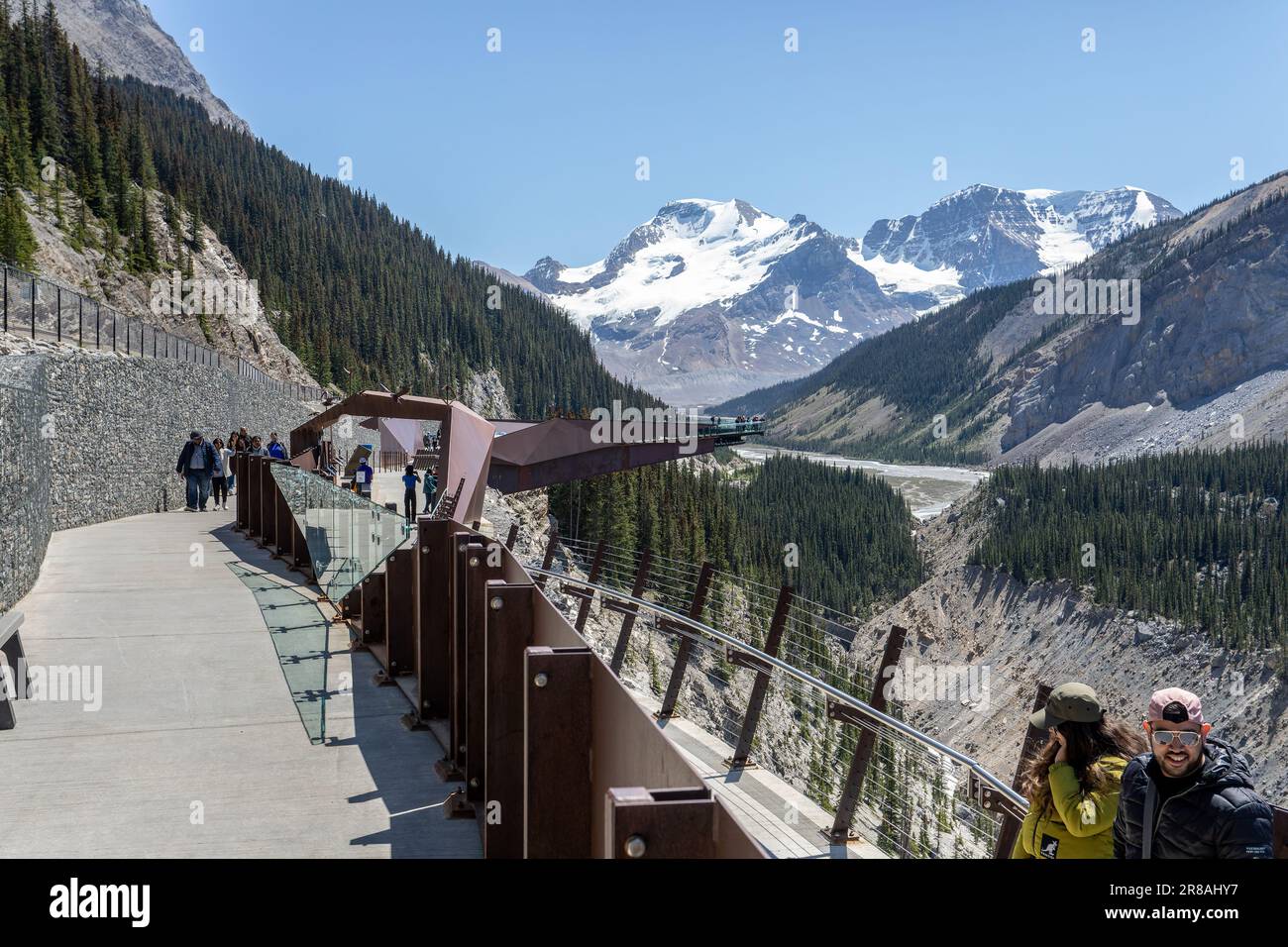 Walkway to the glass floored Columbia Icefield Skywalk in Jasper ...