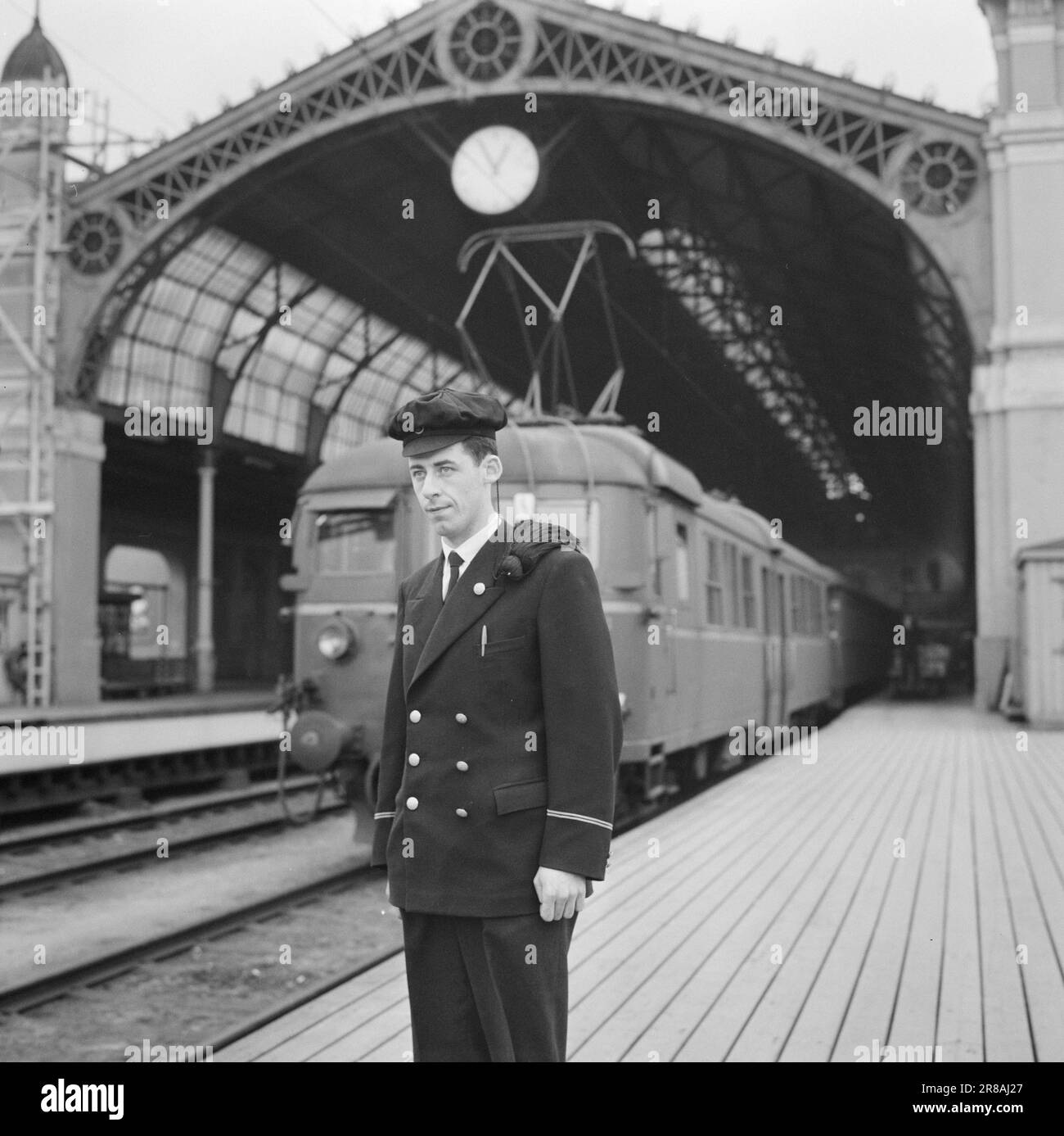 Change the positions hi-res stock photography and images - Alamy