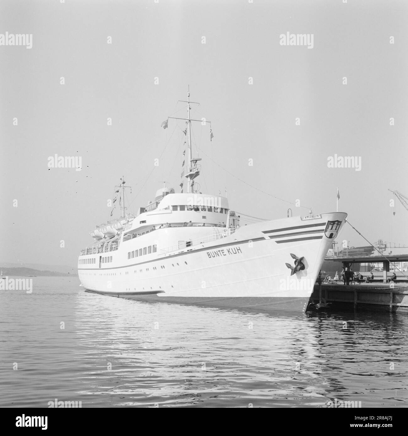 Current 24-2-1960: A ship with Whisky On a day cruise around Færder ...