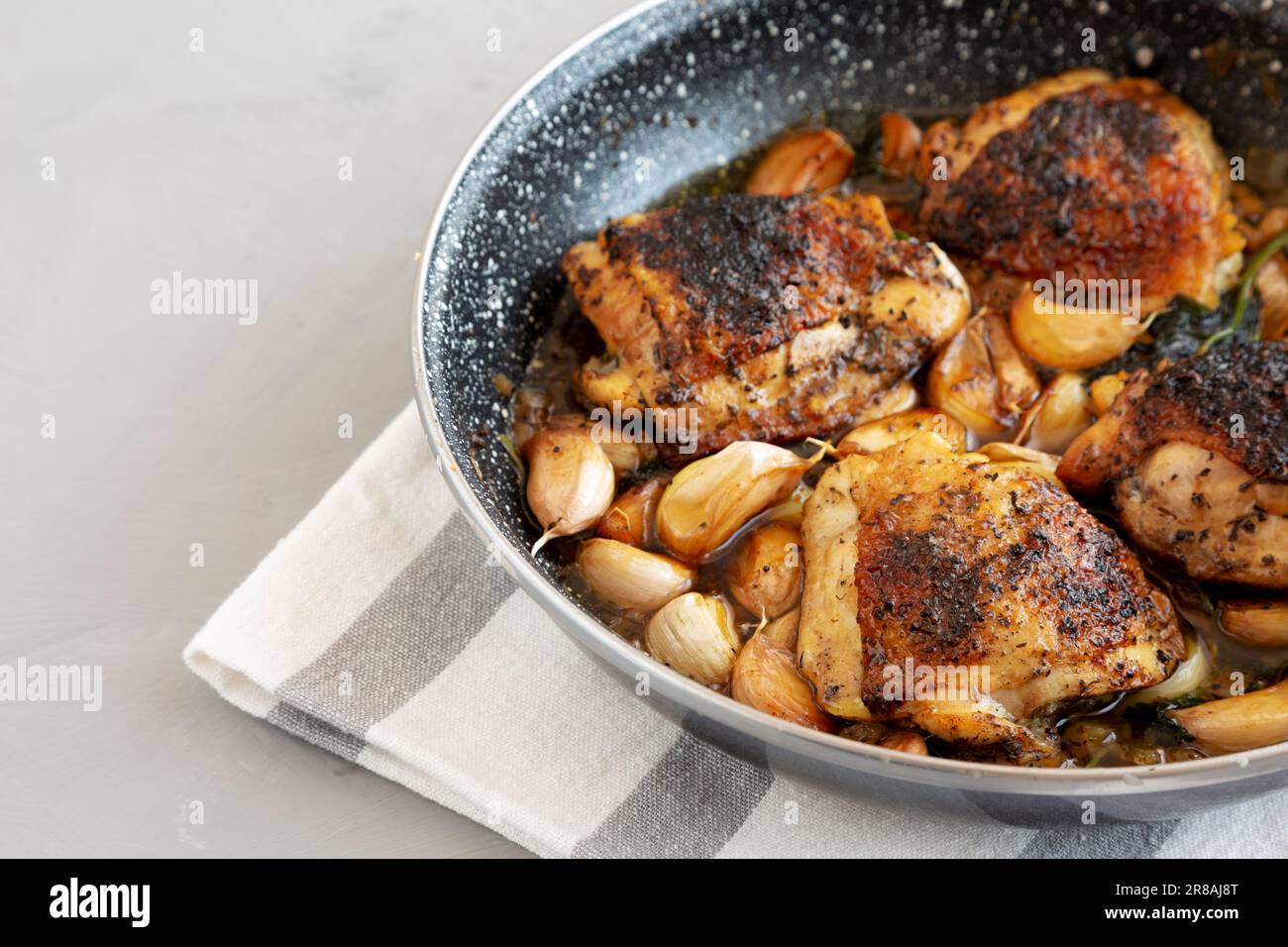 40 clove garlic chicken hi-res stock photography and images - Alamy