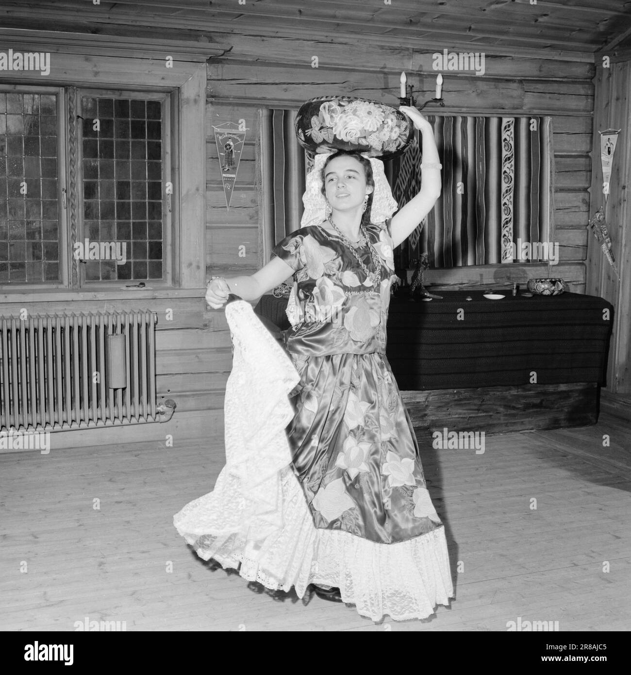 Current 23-11-1960: Mireya dances Mireya Maples is 17 years old and the ...