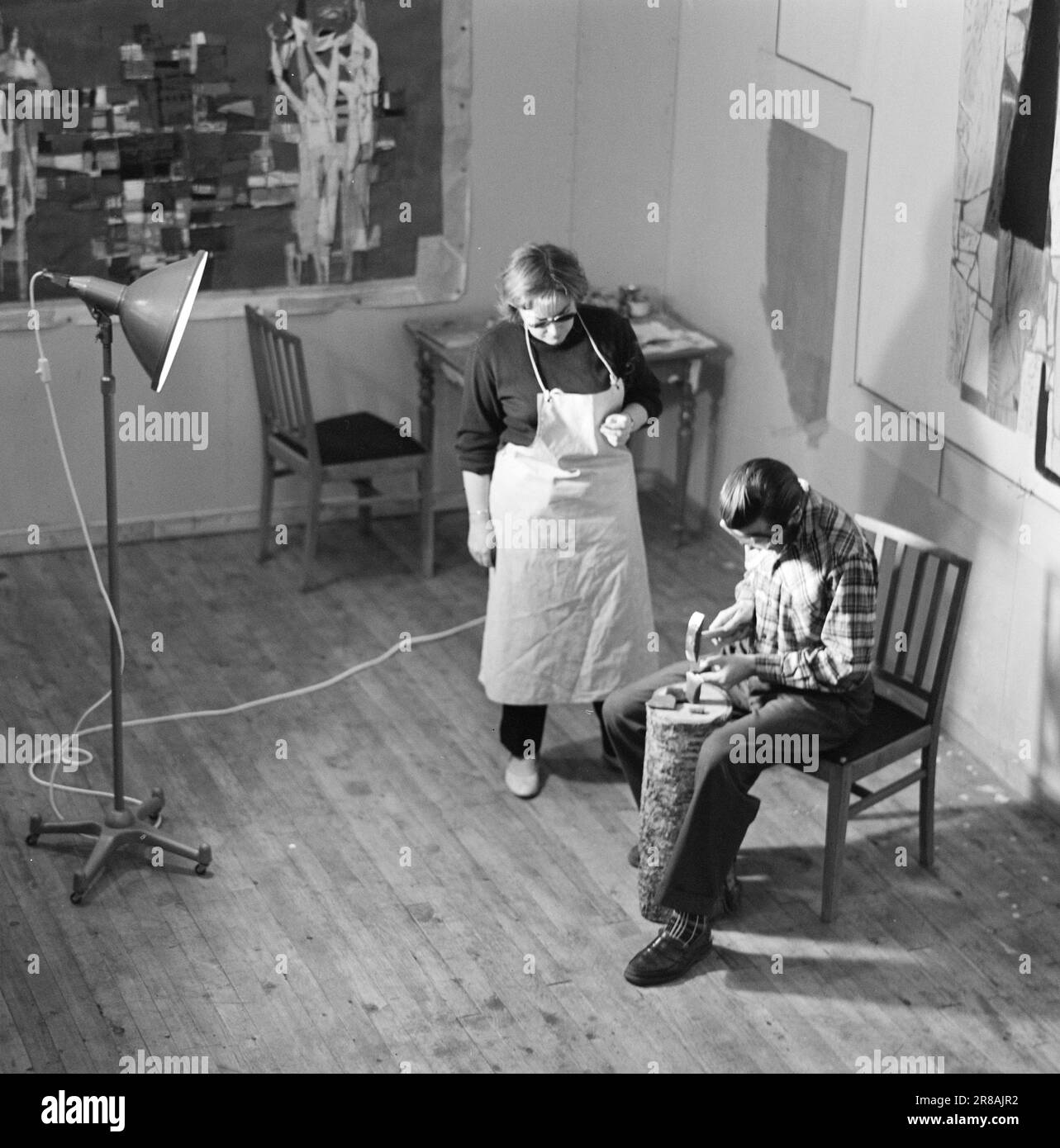 Current 34-9-1960: Art in the king's stable Prize winner Else Hagen is ...