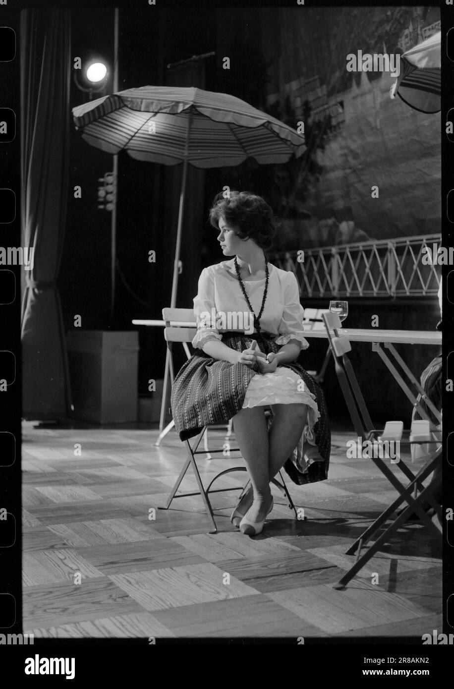 Actual 21-5-1960 : Søtten-Stil At a mannequin show at Regnbuen in Oslo ...