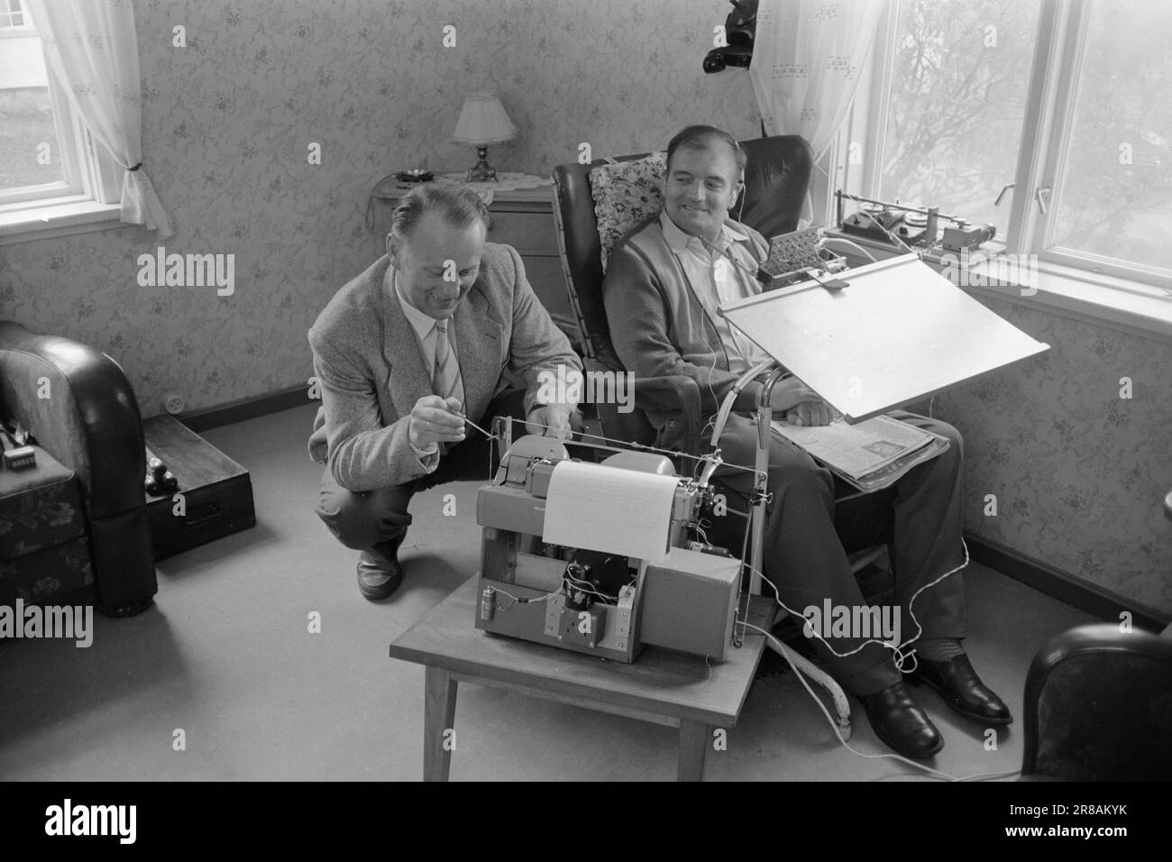 Actual 27-9-1960: He writes with his lips Torbjørn Brovold, aged 41, is ...