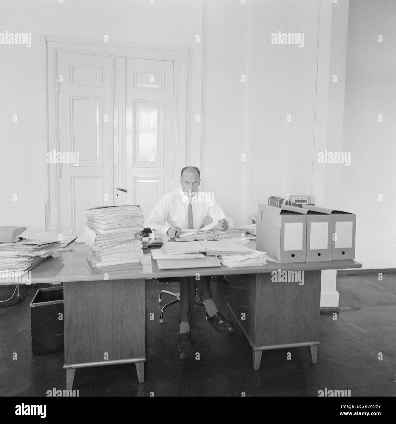 Overtime magazine hi-res stock photography and images - Alamy